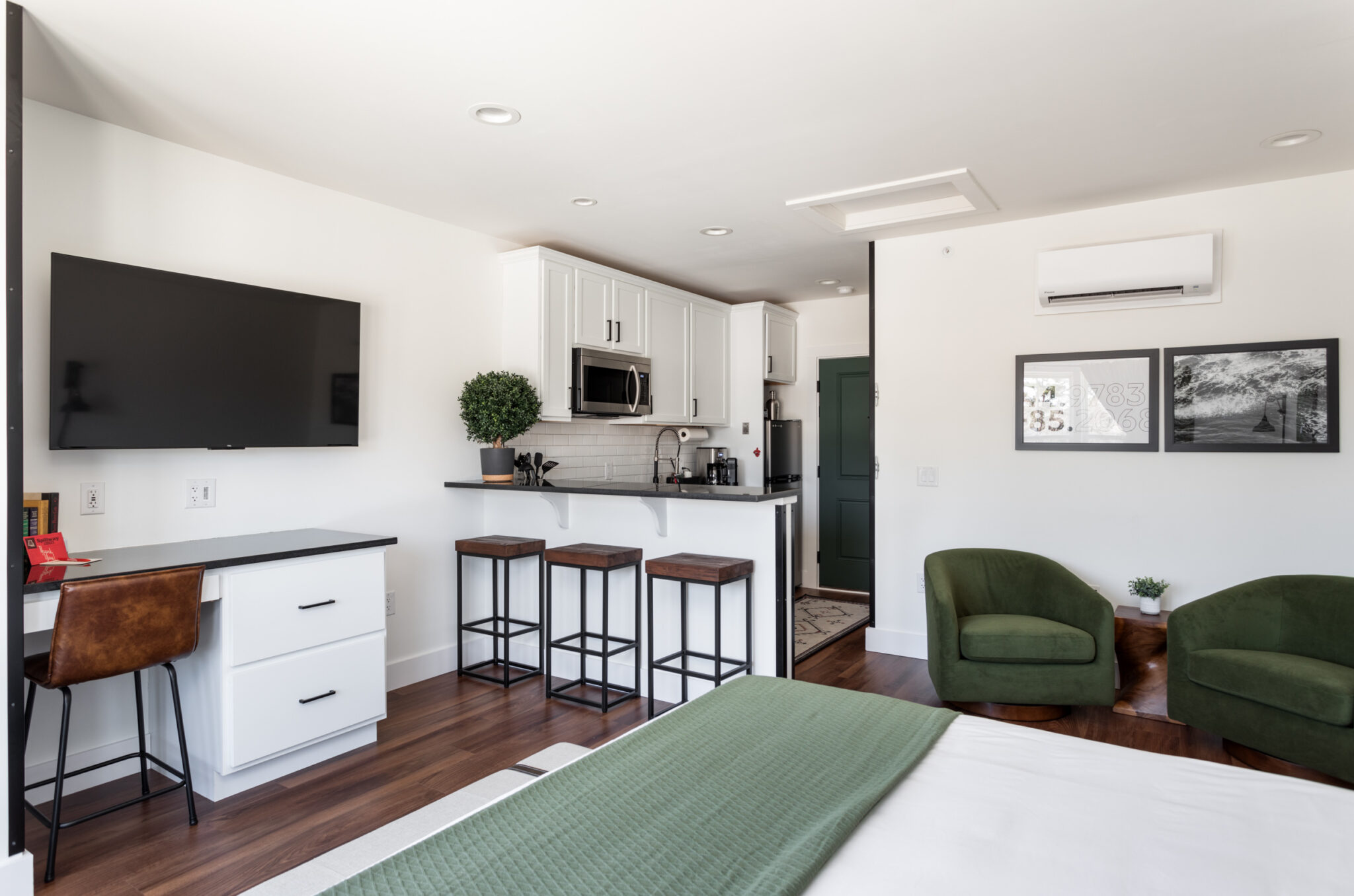 Studio King Accommodations At Spillway Lodges